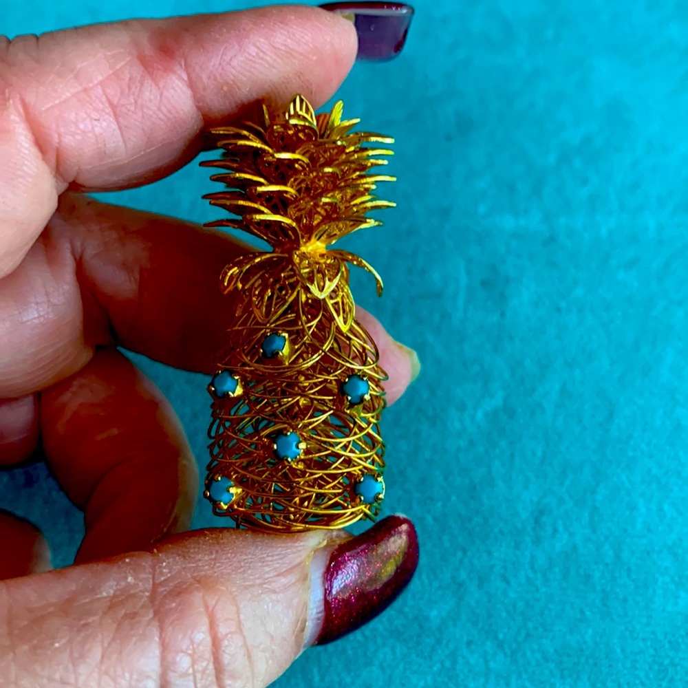 Vintage Beautiful Gold Tone Wired Pineapple Pin Brooc… - Gem